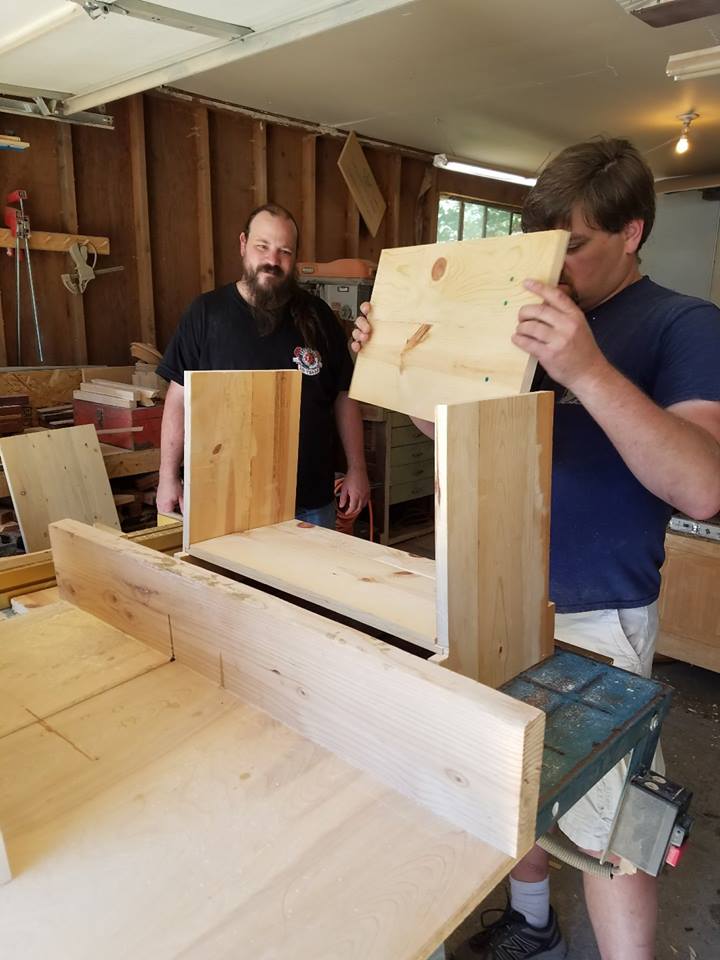 On Making a Six-Board Chest – Mobilier Médiéval